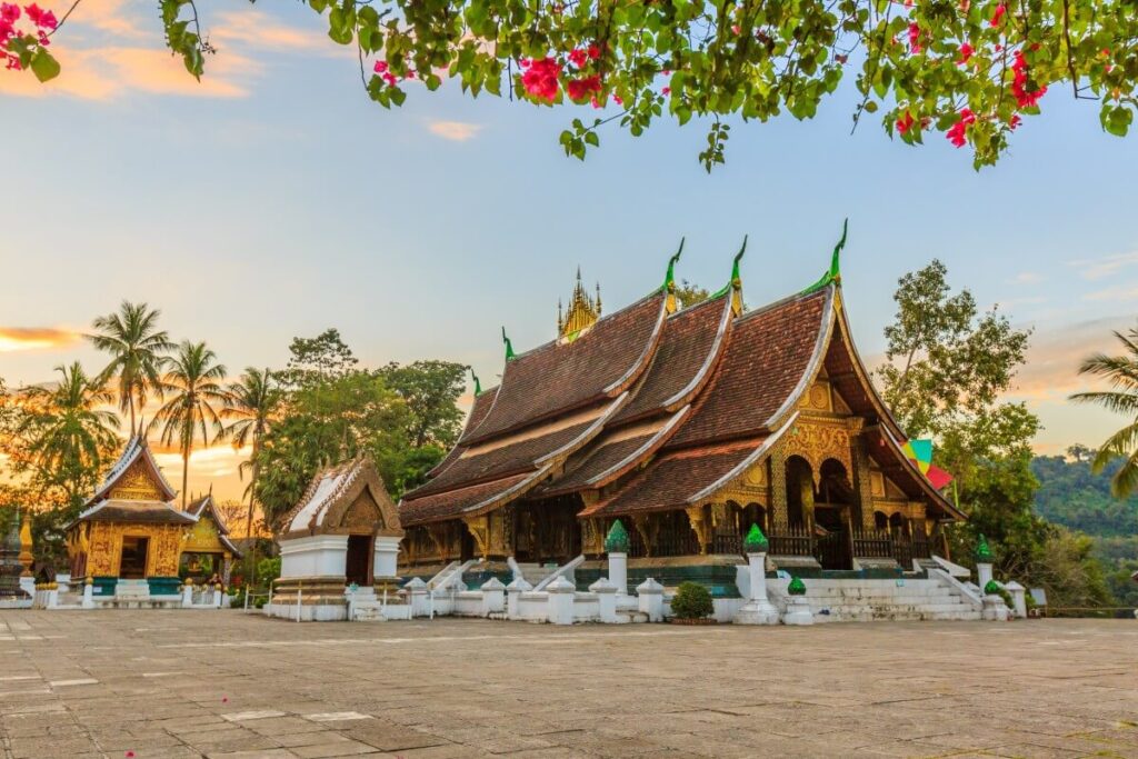 Wat Xiengthong - Ngôi chùa cổ đẹp nhất Cố đô Luang Prabang của Lào - Du ...